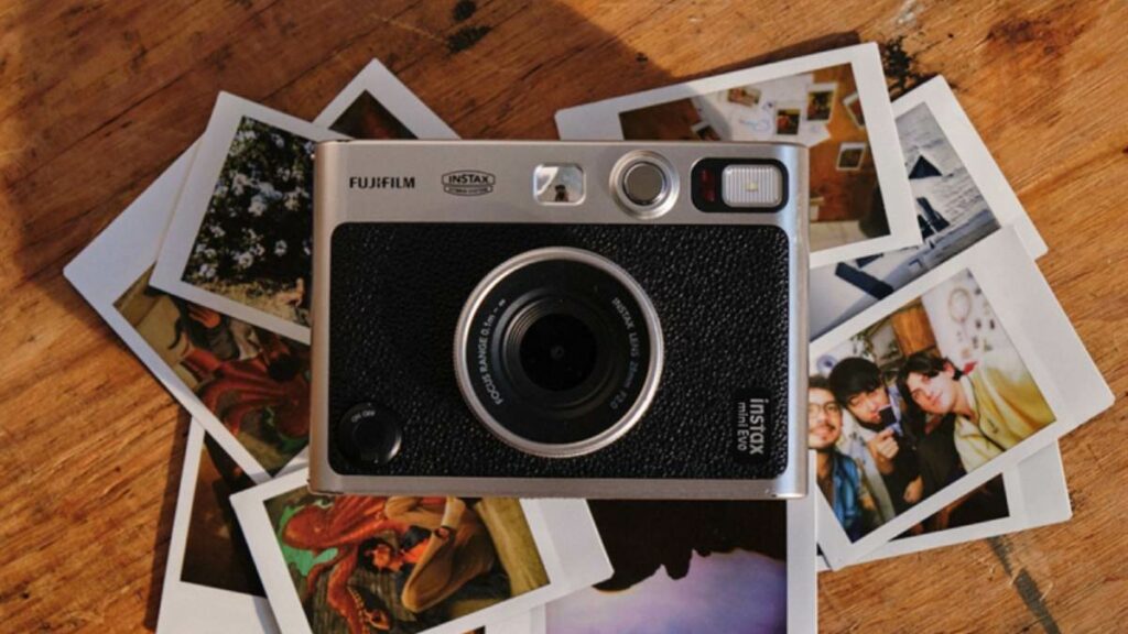 Fujifilm Instax Evo review chi tiết cấu hình, giá bán