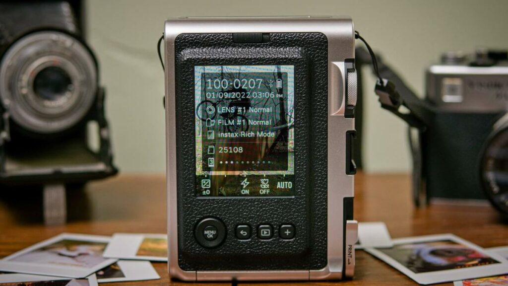 Fujifilm Instax Evo review chi tiết cấu hình, giá bán